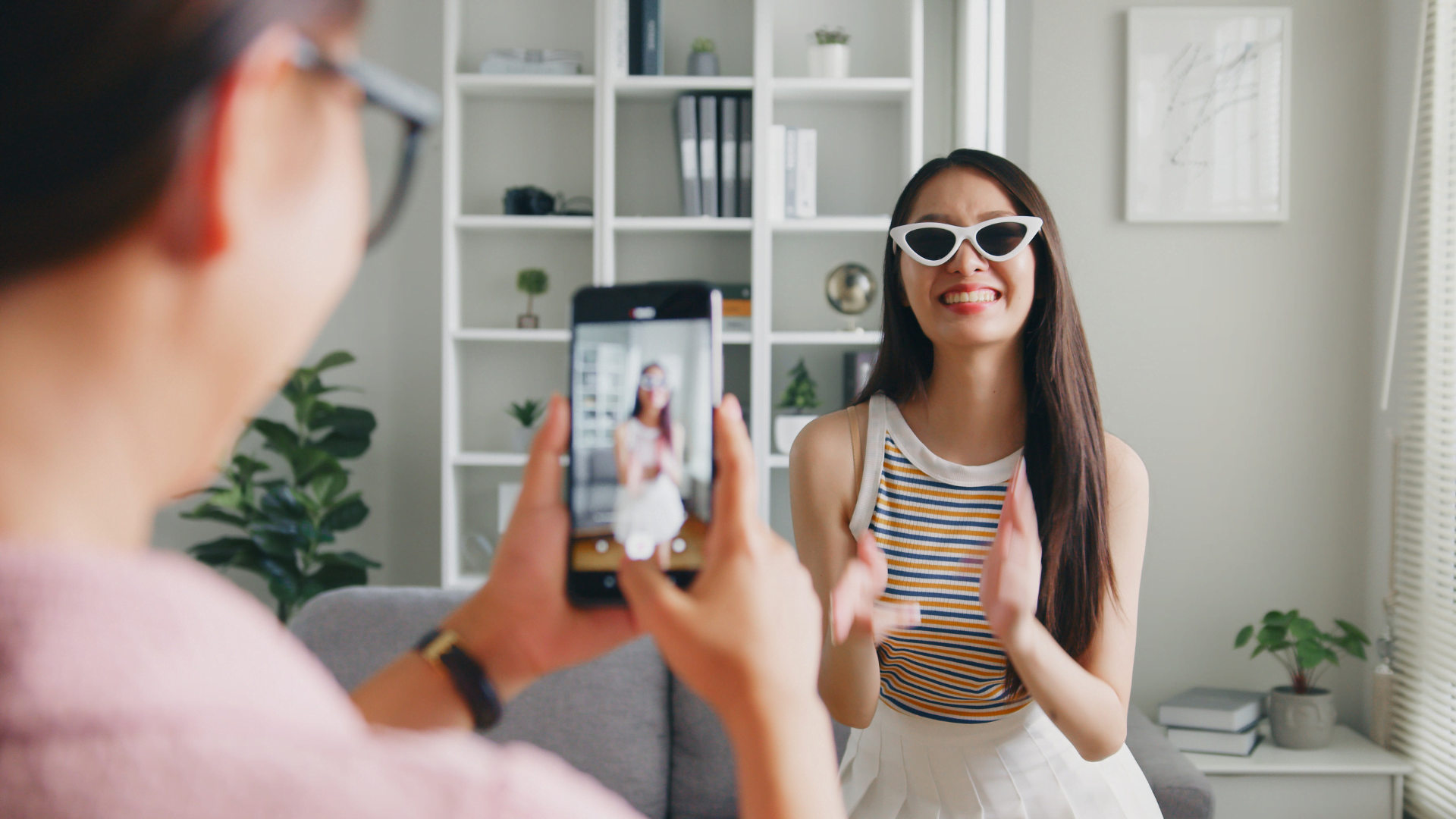 YouTube Shorts ou TikTok : Le Duel des Vidéos Courtes | Hicom Web ...